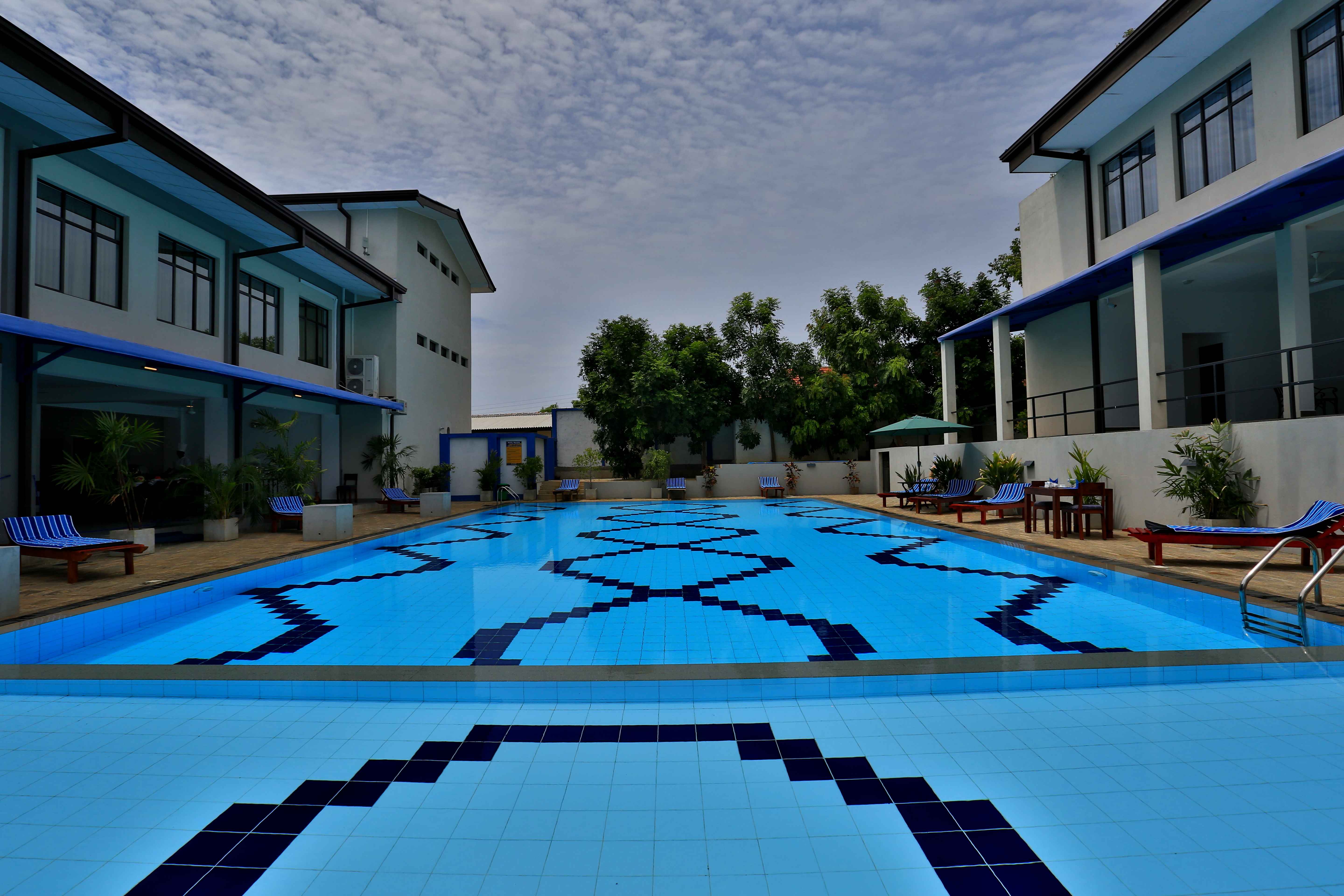 Blue Wave - Hotels in Arugambay